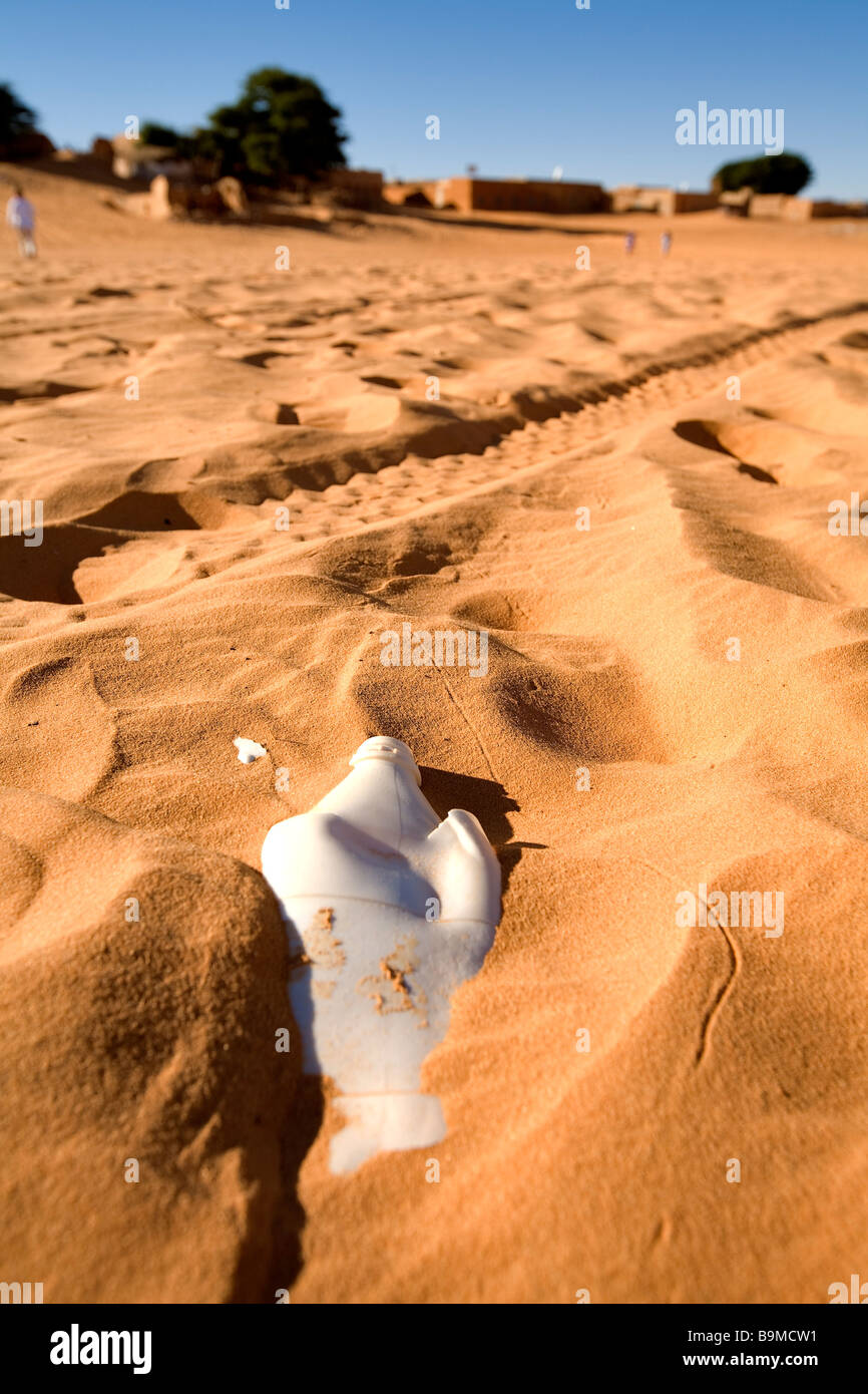 Mauritania, Adrar, Chinguetti, platic bottle in the sand Stock Photo ...