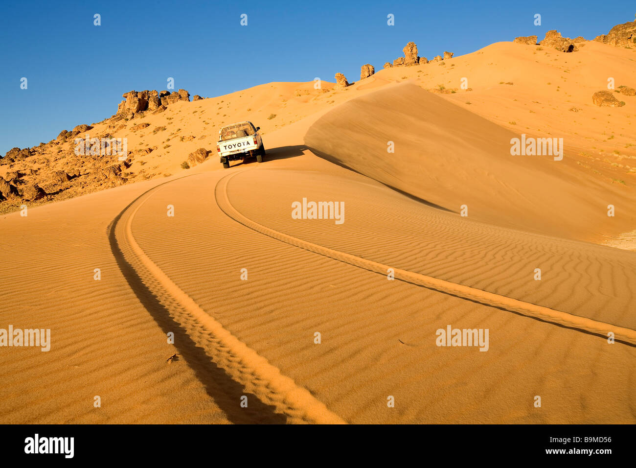 Mauritania, Adrar, Chinguetti area, Leguerara, sand dune Stock Photo ...