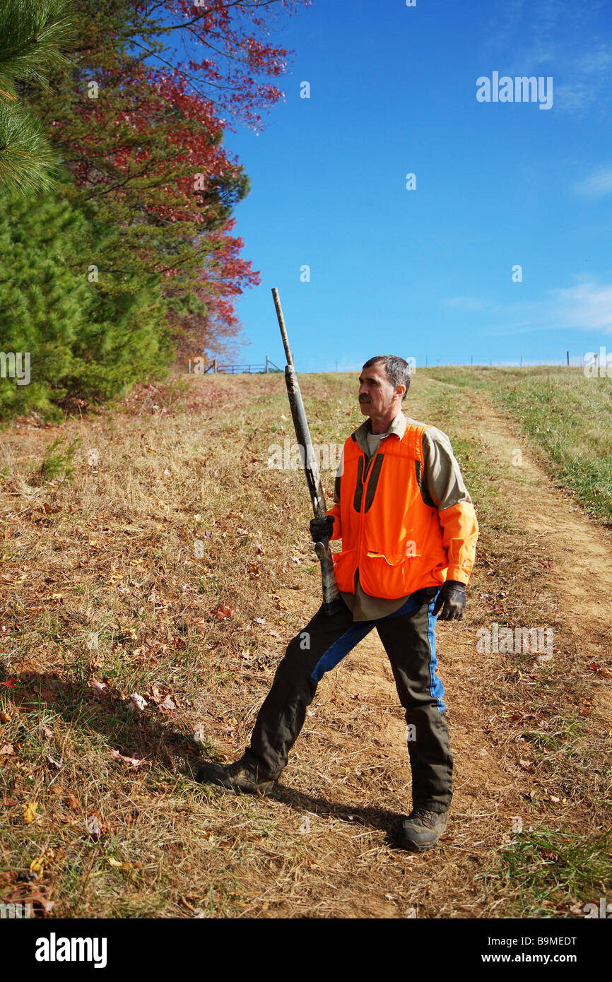 Hunter resting shotgun on leg Stock Photo - Alamy