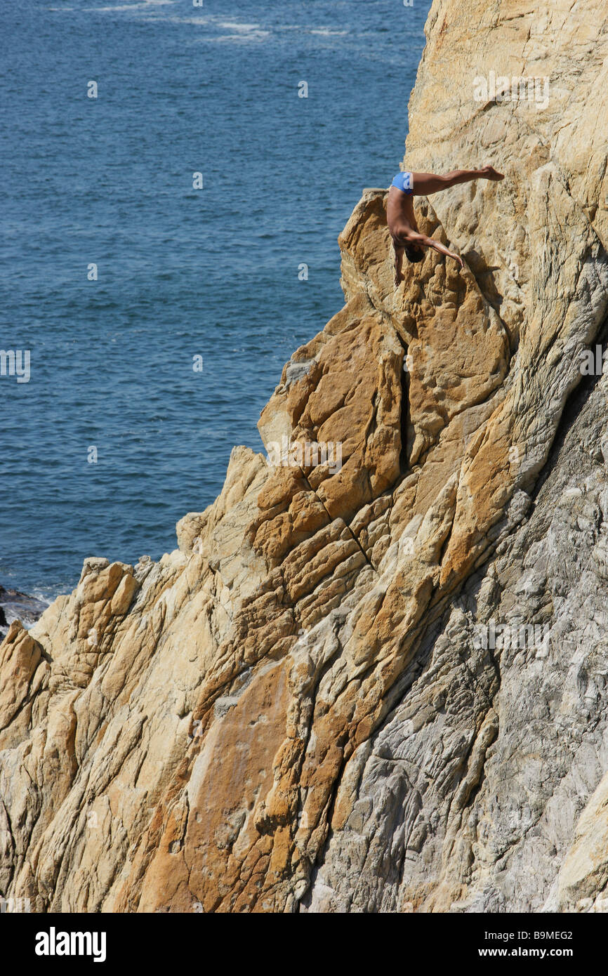 Acapulco Mexico Pacific Ocean cliff divers Stock Photo - Alamy