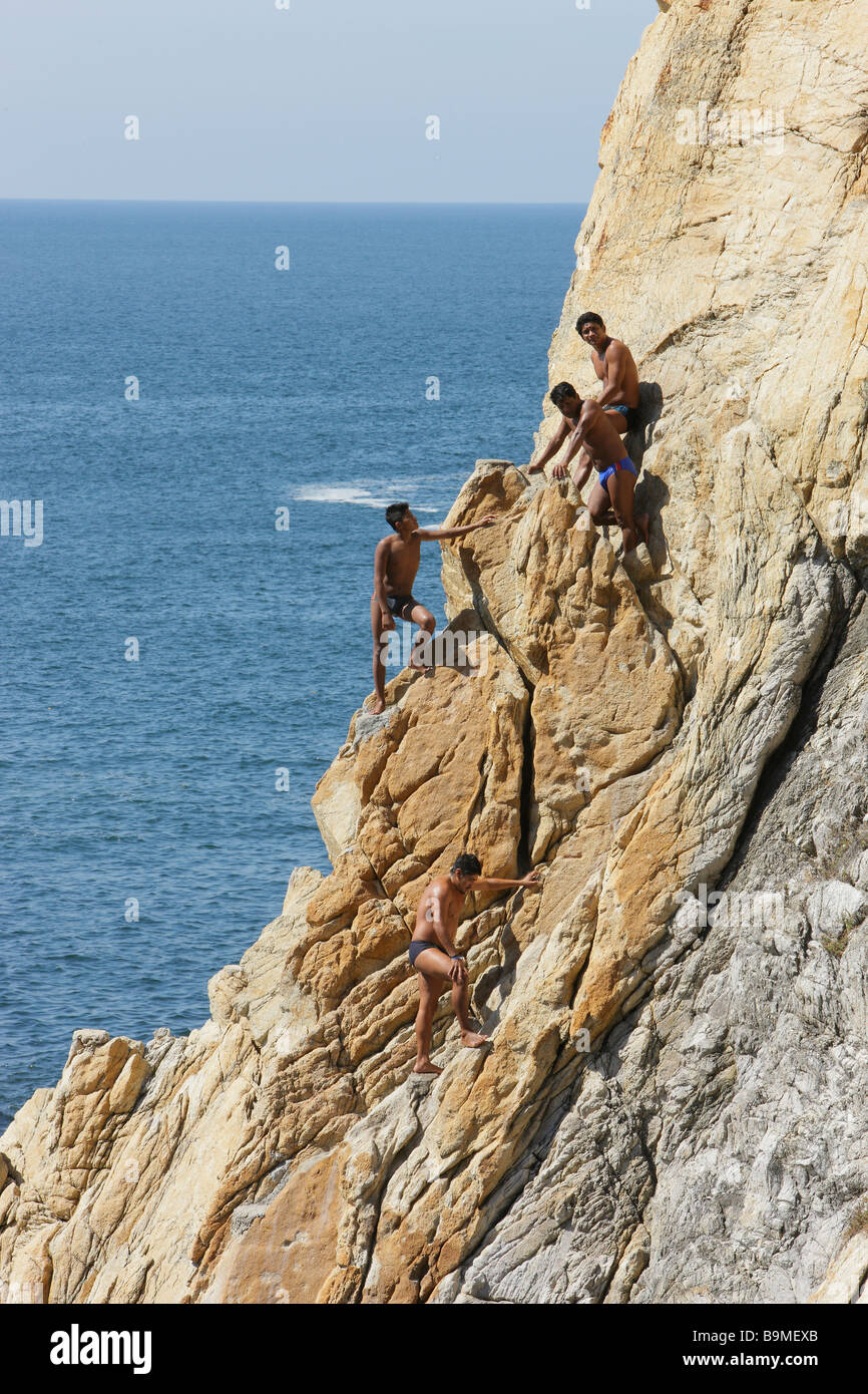 Acapulco Mexico Pacific Ocean cliff divers Stock Photo - Alamy