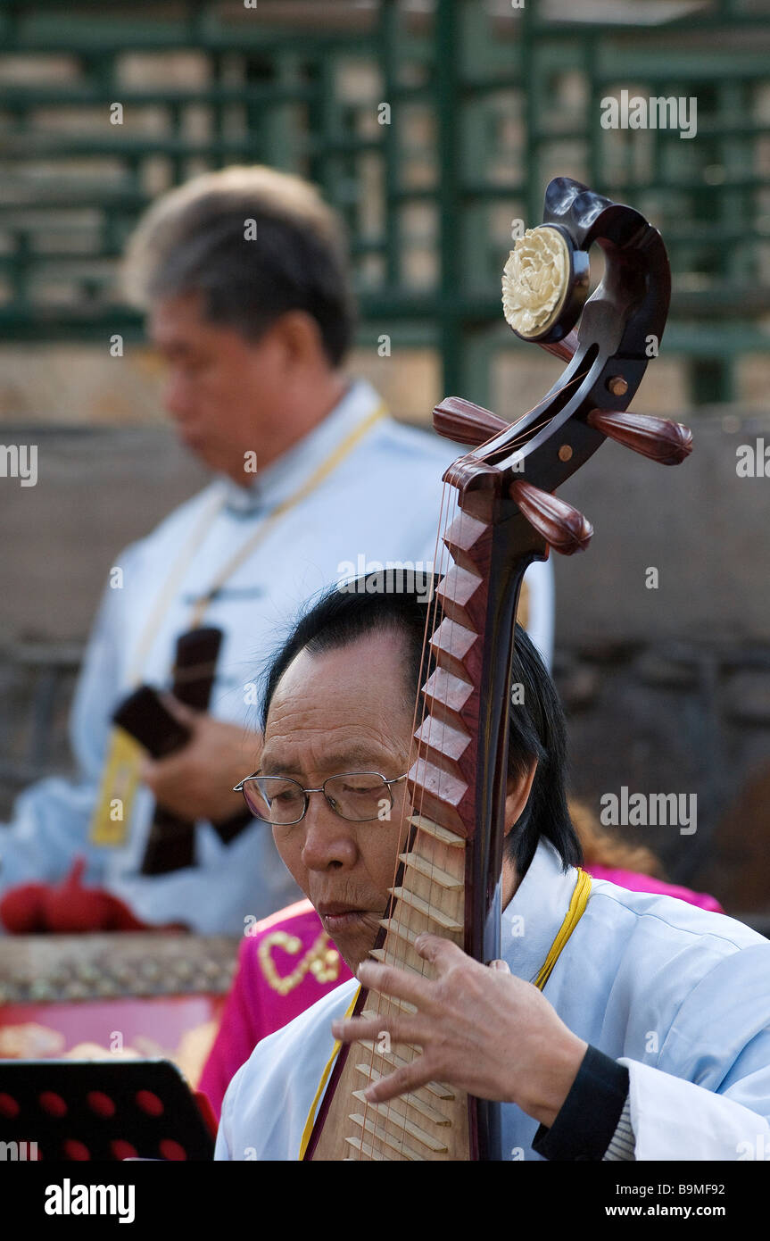 Chinese lute player hi-res stock photography and images - Alamy