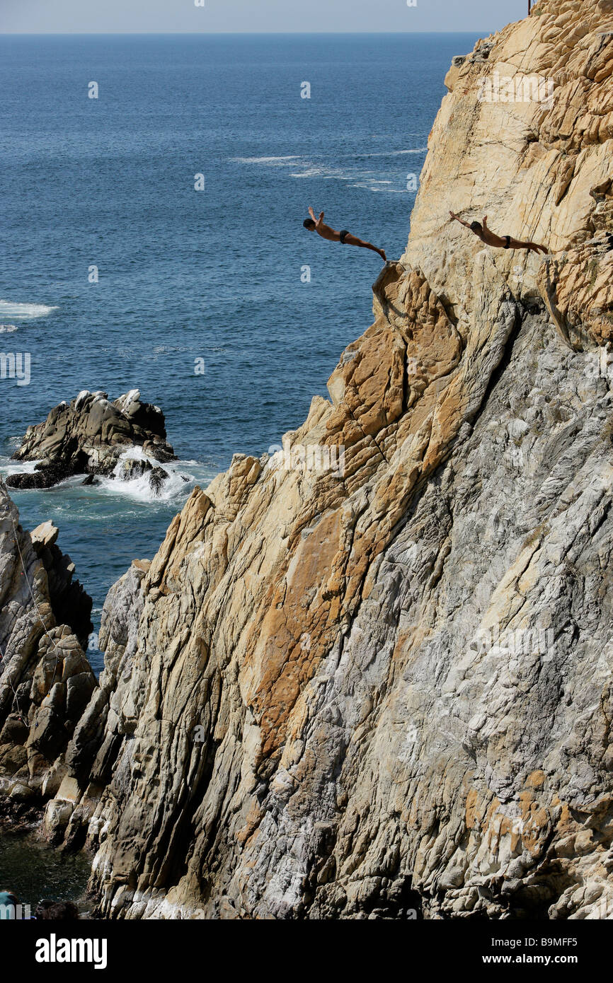 Acapulco Cliff Divers Stock Photos & Acapulco Cliff Divers Stock Images ...