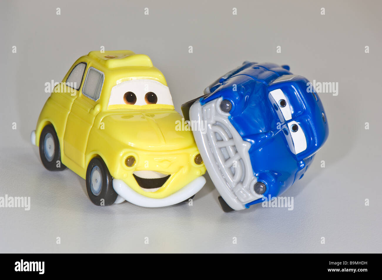 Cars crashing hi-res stock photography and images - Alamy