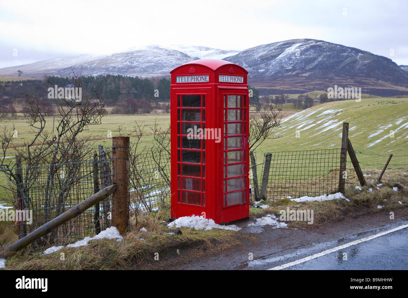 Scottish landscape the red telephone box hi-res stock photography and ...