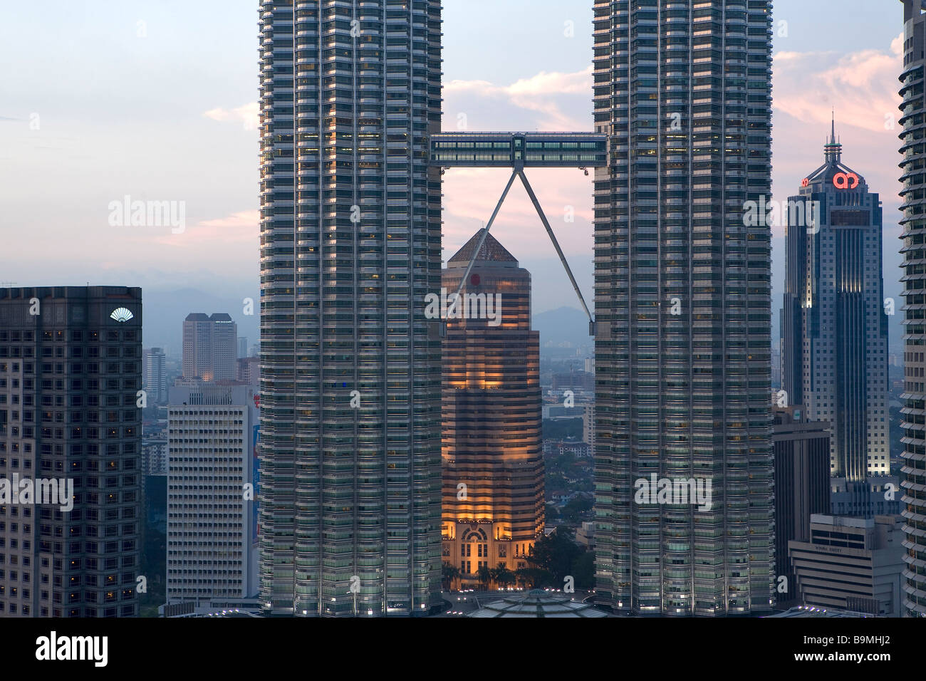 Malaysia, Kuala Lumpur, Petronas Twin Towers by architect Cesar Pelli ...