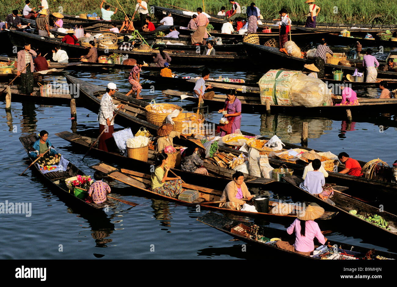 Myanmar (Burma), Shan State, Lake Inle, floating market in Yohama ...