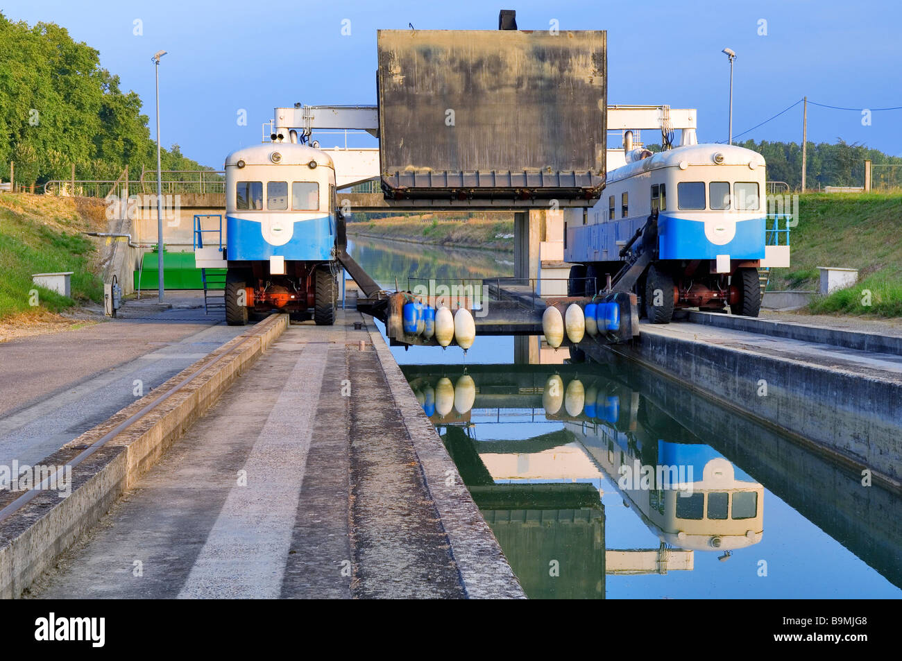 France, Tarn et Garonne, Montech sloping waterway, boat lift on the ...