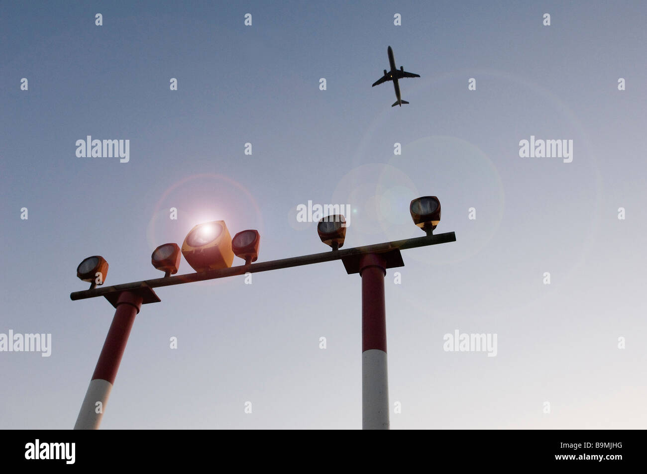 Airport beackon hi-res stock photography and images - Alamy