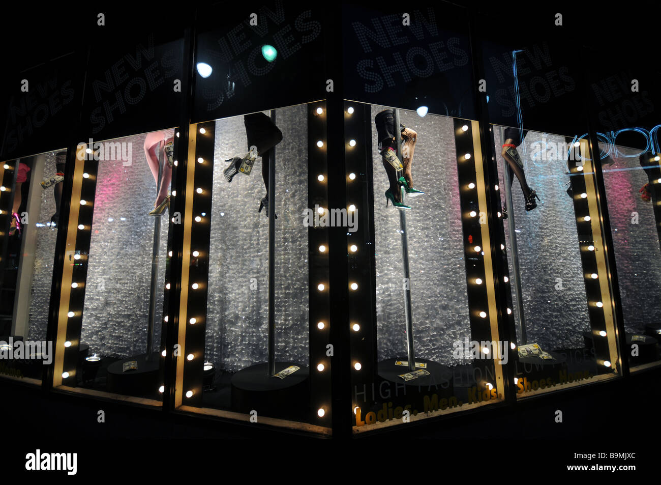window display midtown manhattan legs Stock Photo - Alamy
