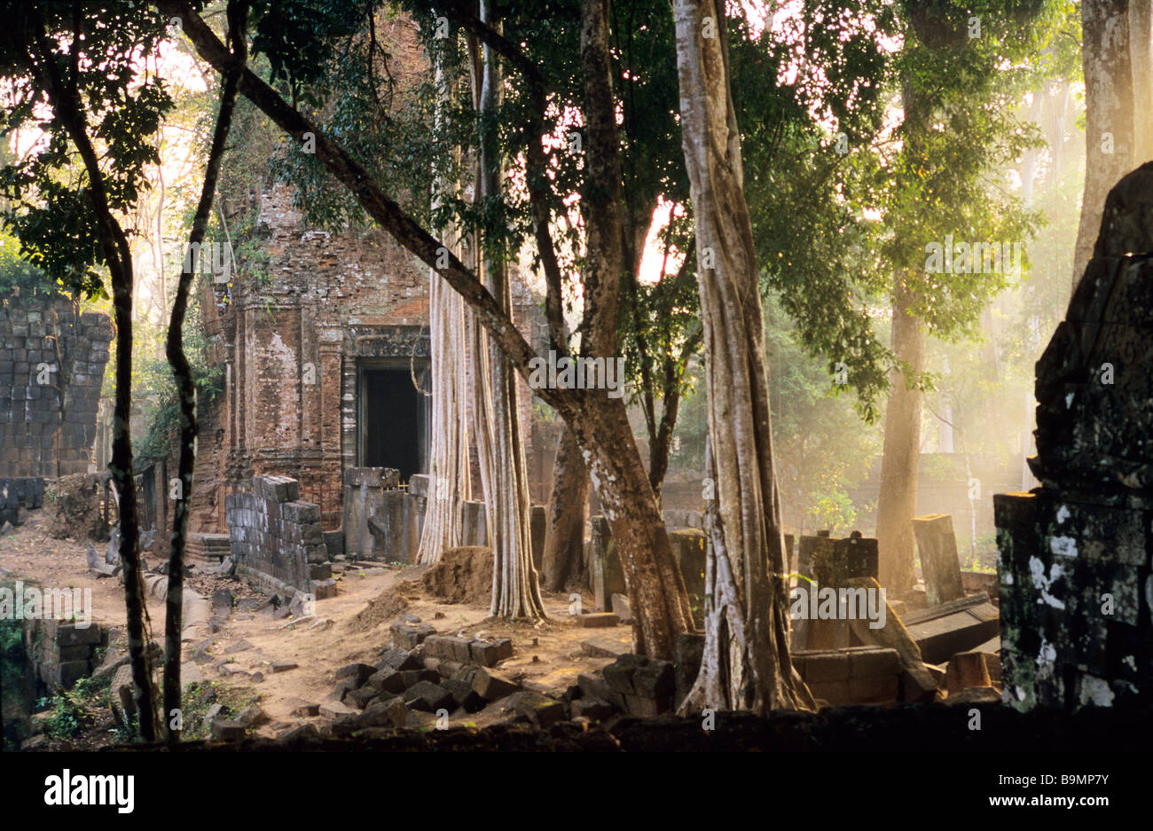Jayavarman iv hi-res stock photography and images - Alamy