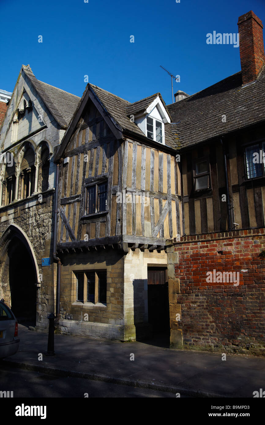 Half timbered gate house hi-res stock photography and images - Alamy