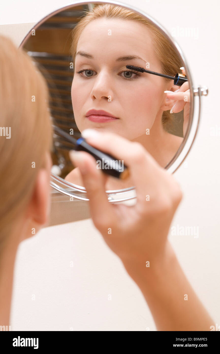 Wimperntusche hi-res stock photography and images - Alamy