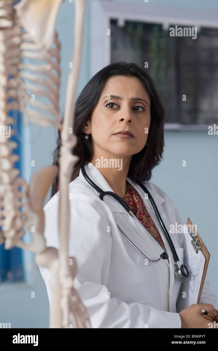 Human female skeleton hi-res stock photography and images - Alamy