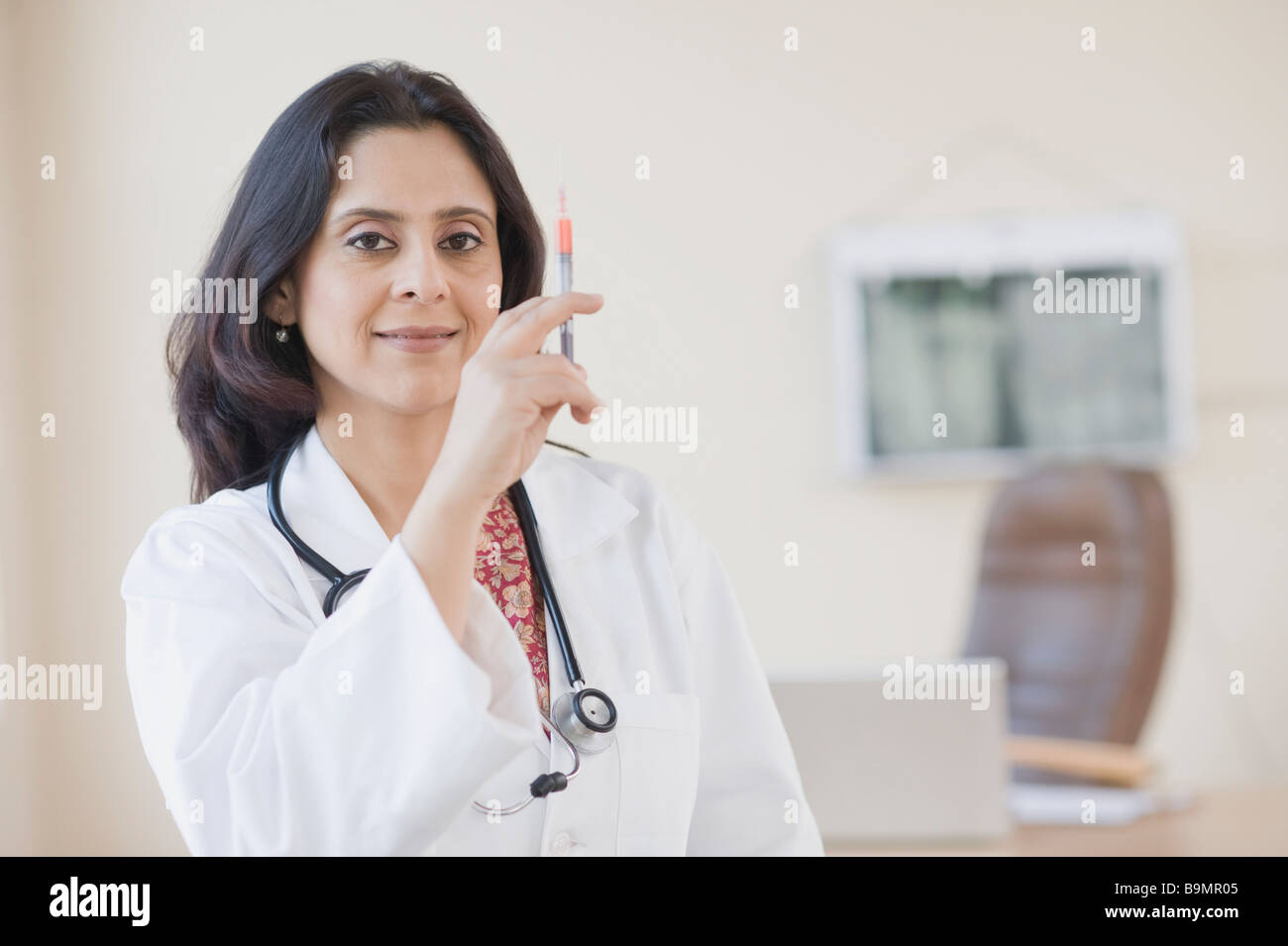 Medical injection hi-res stock photography and images - Alamy