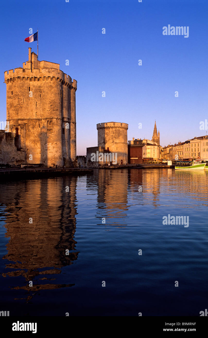 Towers entrance old port la hi-res stock photography and images - Alamy