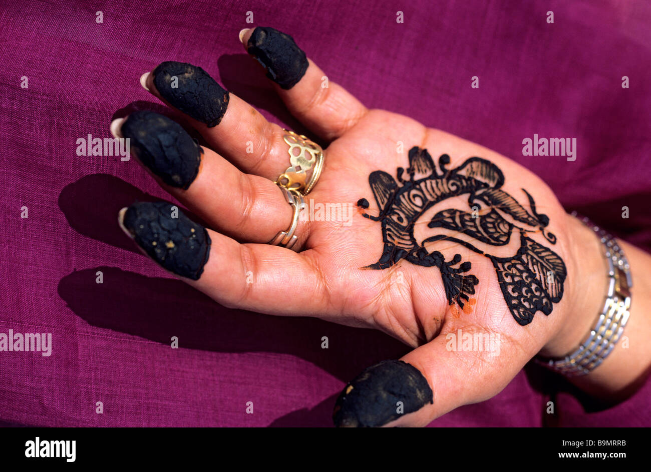 Henna body painting hi-res stock photography and images - Alamy