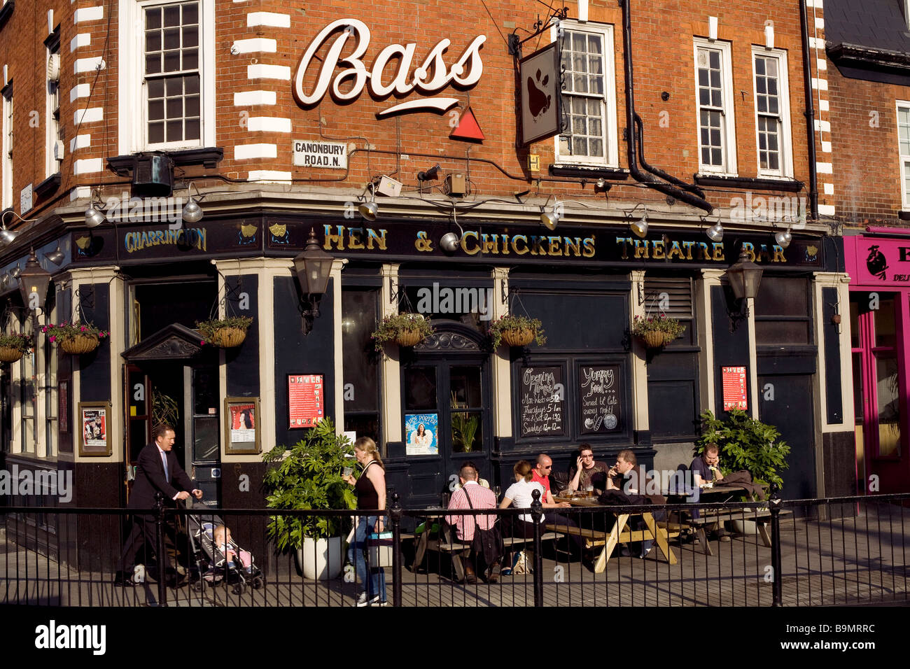 Building chickens hi-res stock photography and images - Alamy