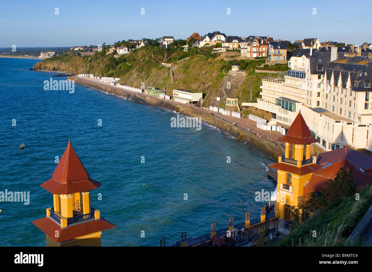 France, Manche, Granville, Plat Gousset beach and promenade, the casino ...