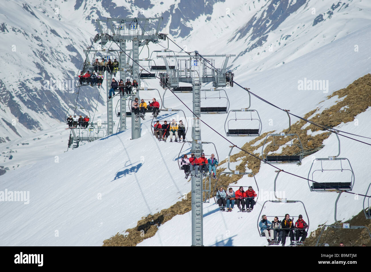 skiers on a busy chairlift French alps Stock Photo - Alamy