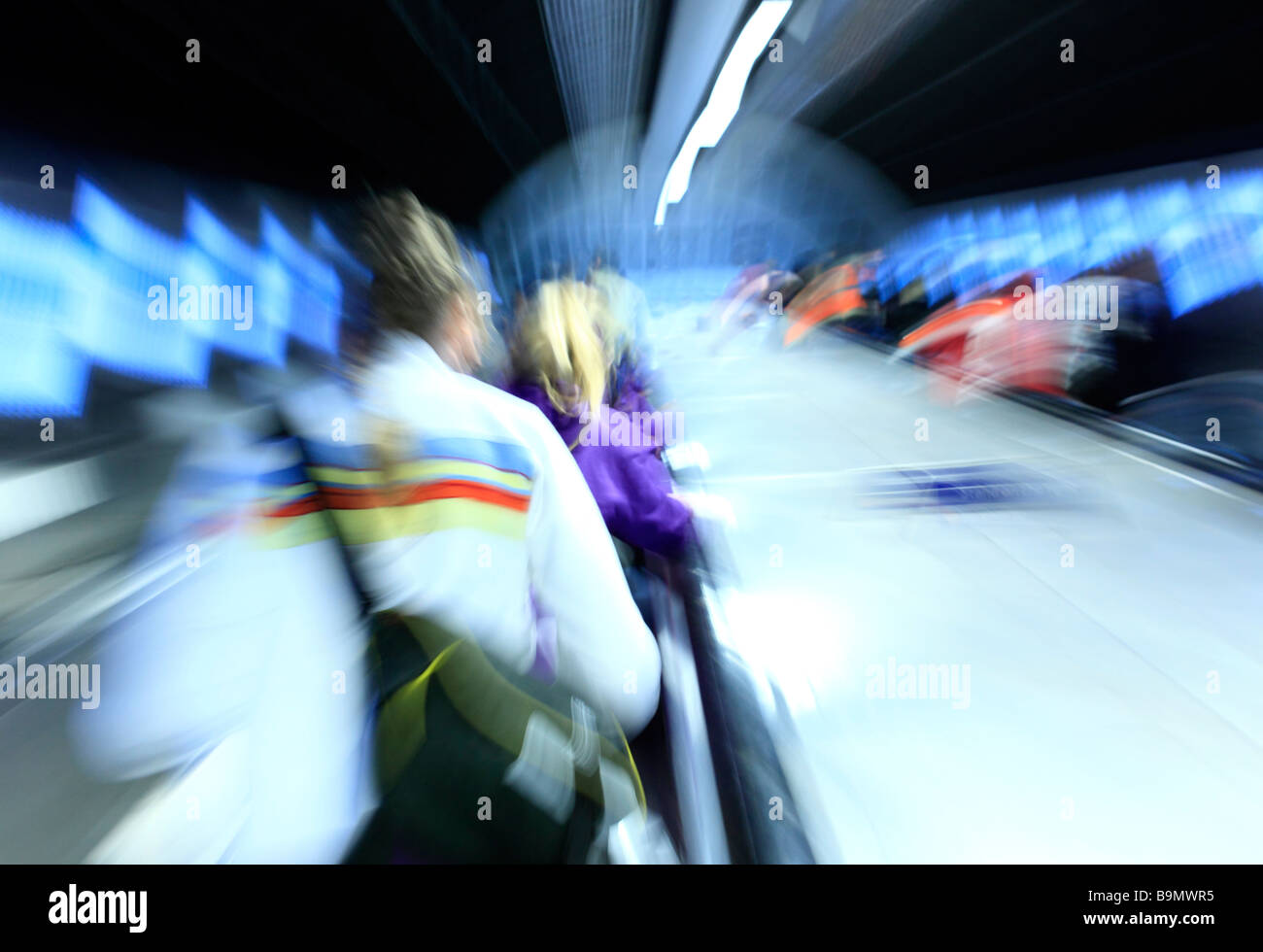 Rush hour tube escalator hi-res stock photography and images - Alamy