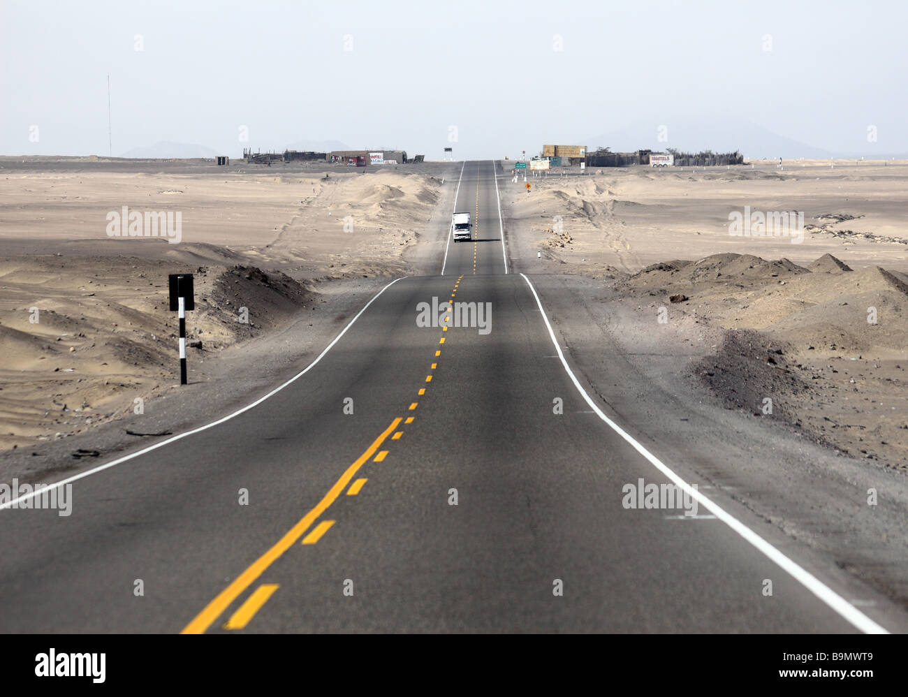 Desert pavement road hi-res stock photography and images - Alamy