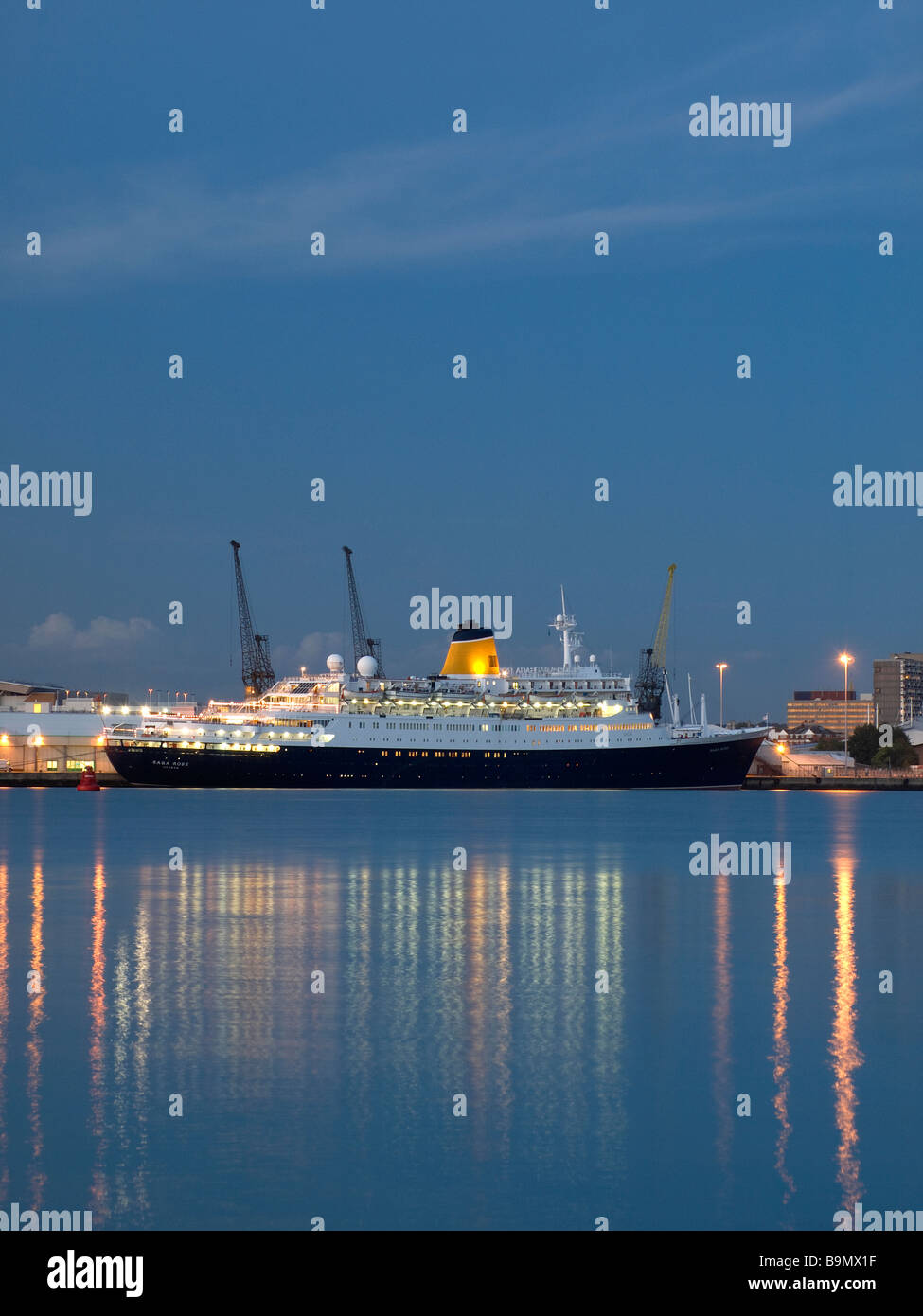 Saga uk hi-res stock photography and images - Alamy