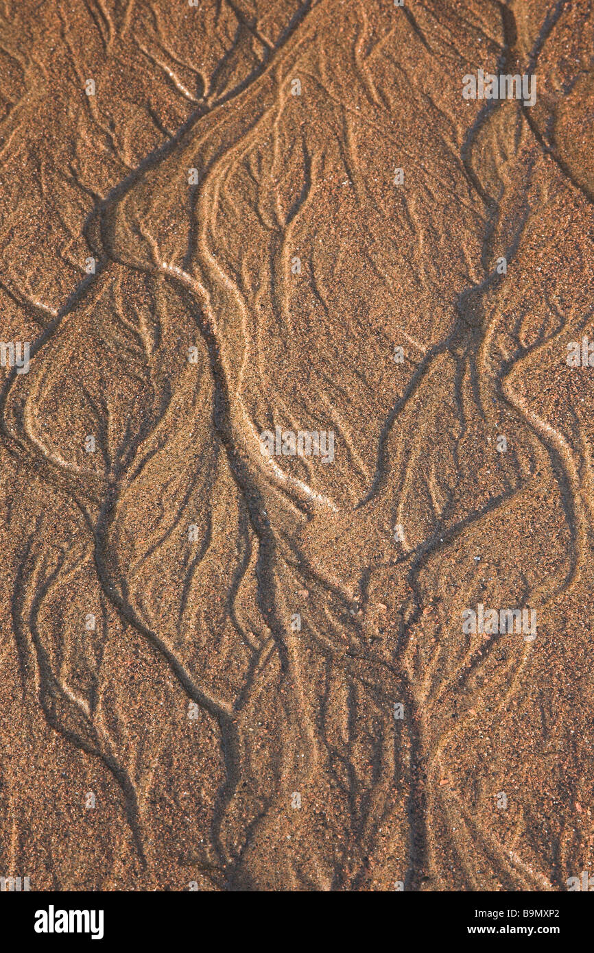 Patterns in the sand left the tide hi-res stock photography and images ...