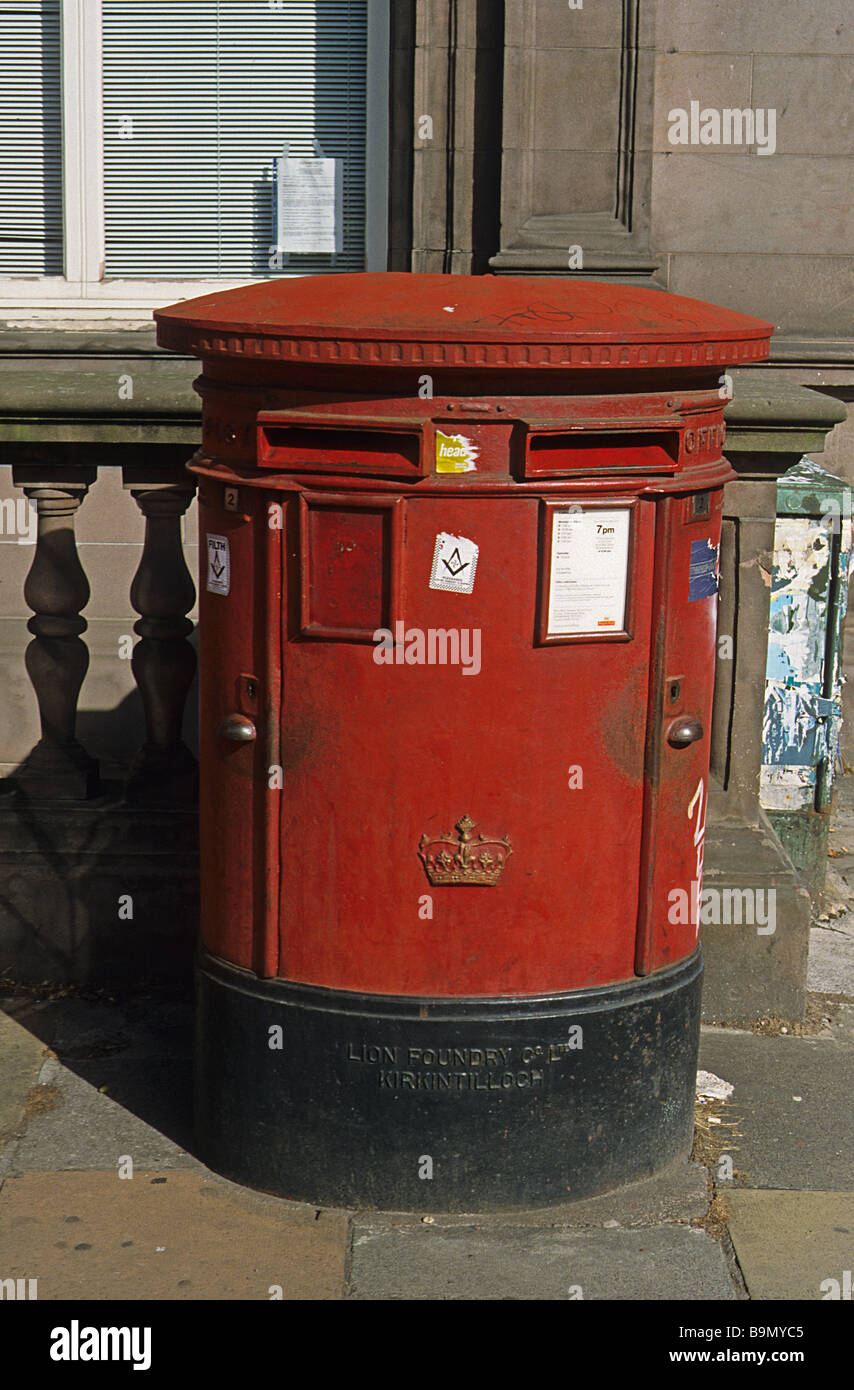Edinburgh, Double pillar box in St Andrew's Square, Royal Cypher but no ...