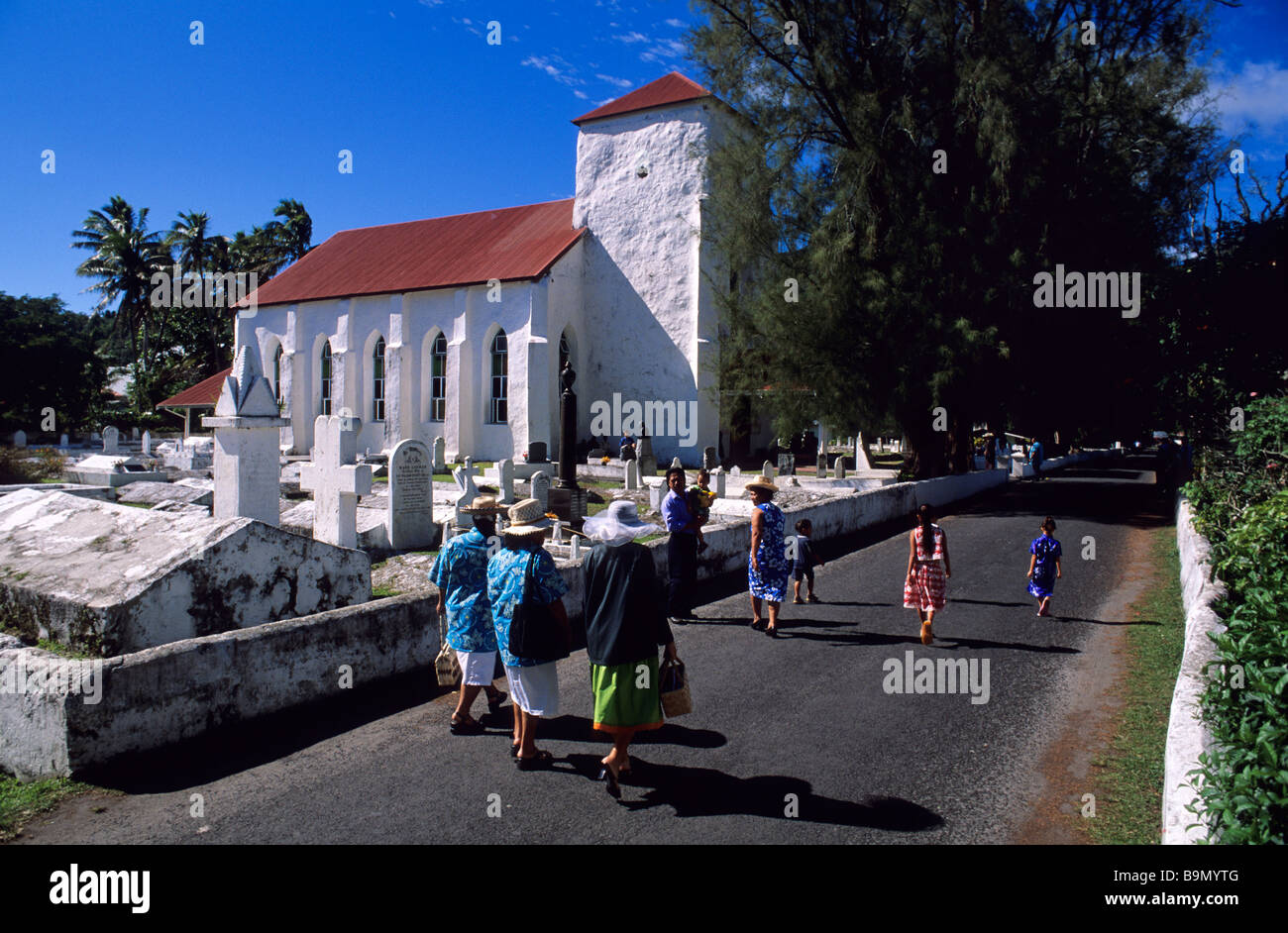 Cook Islands, Rarotonga Island, believers going to Sunday morning mass ...