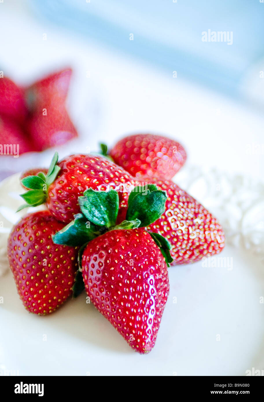 Fresh strawberries leaves collection hi-res stock photography and ...