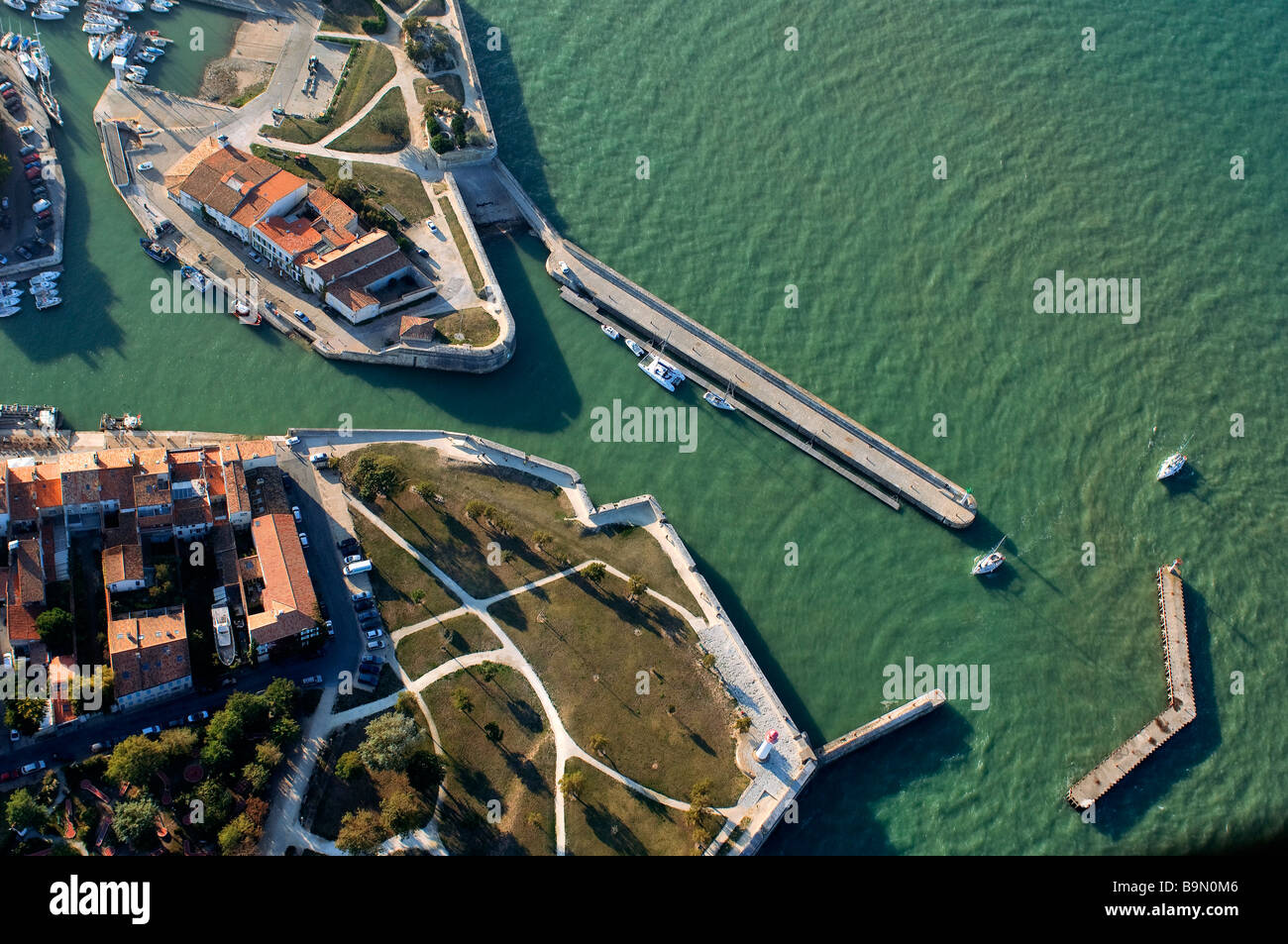 Barbette hi-res stock photography and images - Alamy