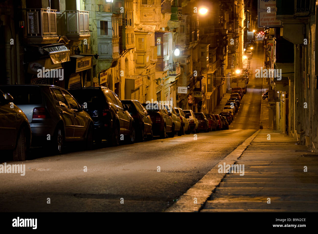 Night steet hi-res stock photography and images - Alamy