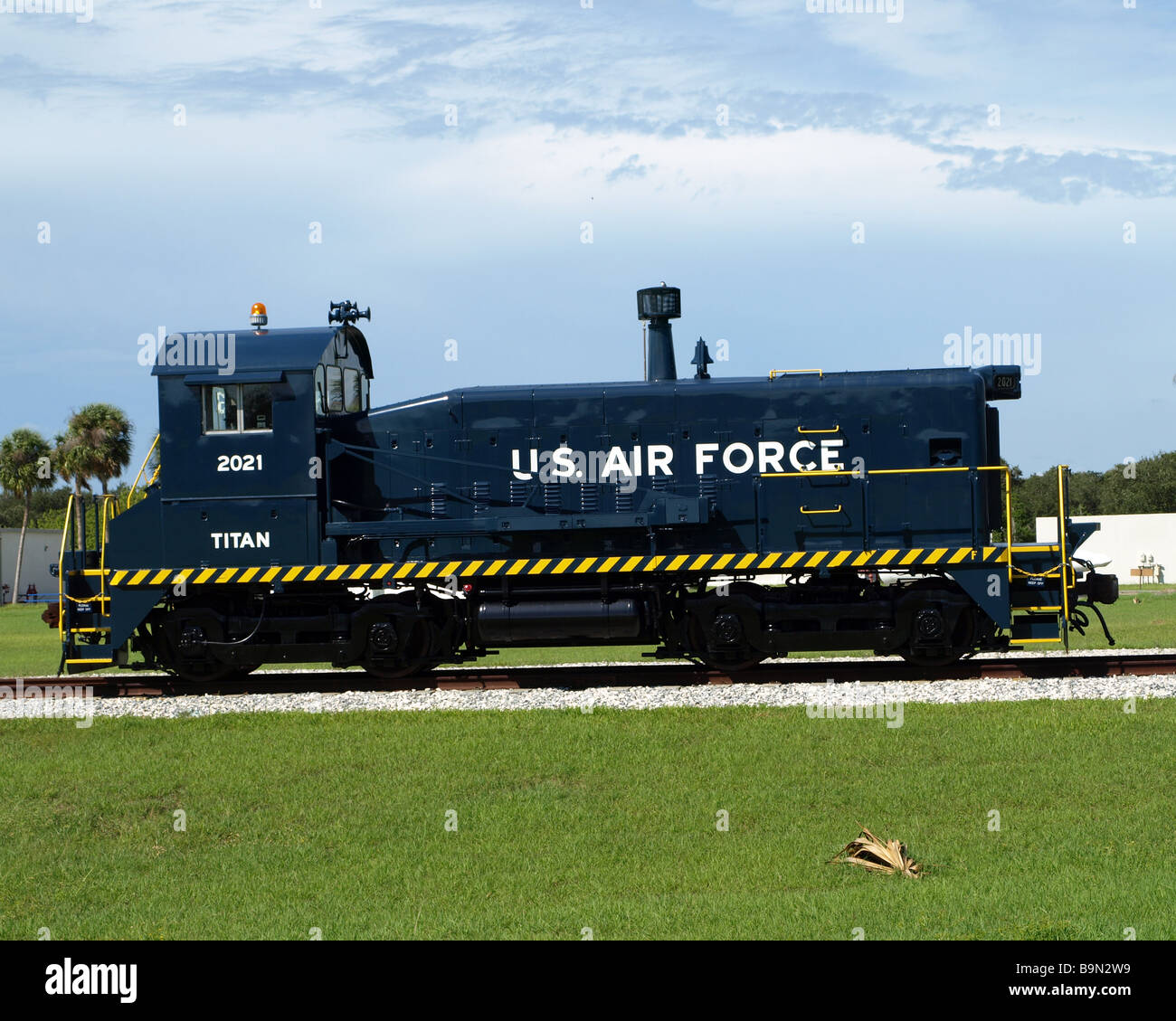 THE U S AIR FORCE LOCOMOTIVE USED TO MOVE TITAN ROCKETS TO THE LAUNCH ...