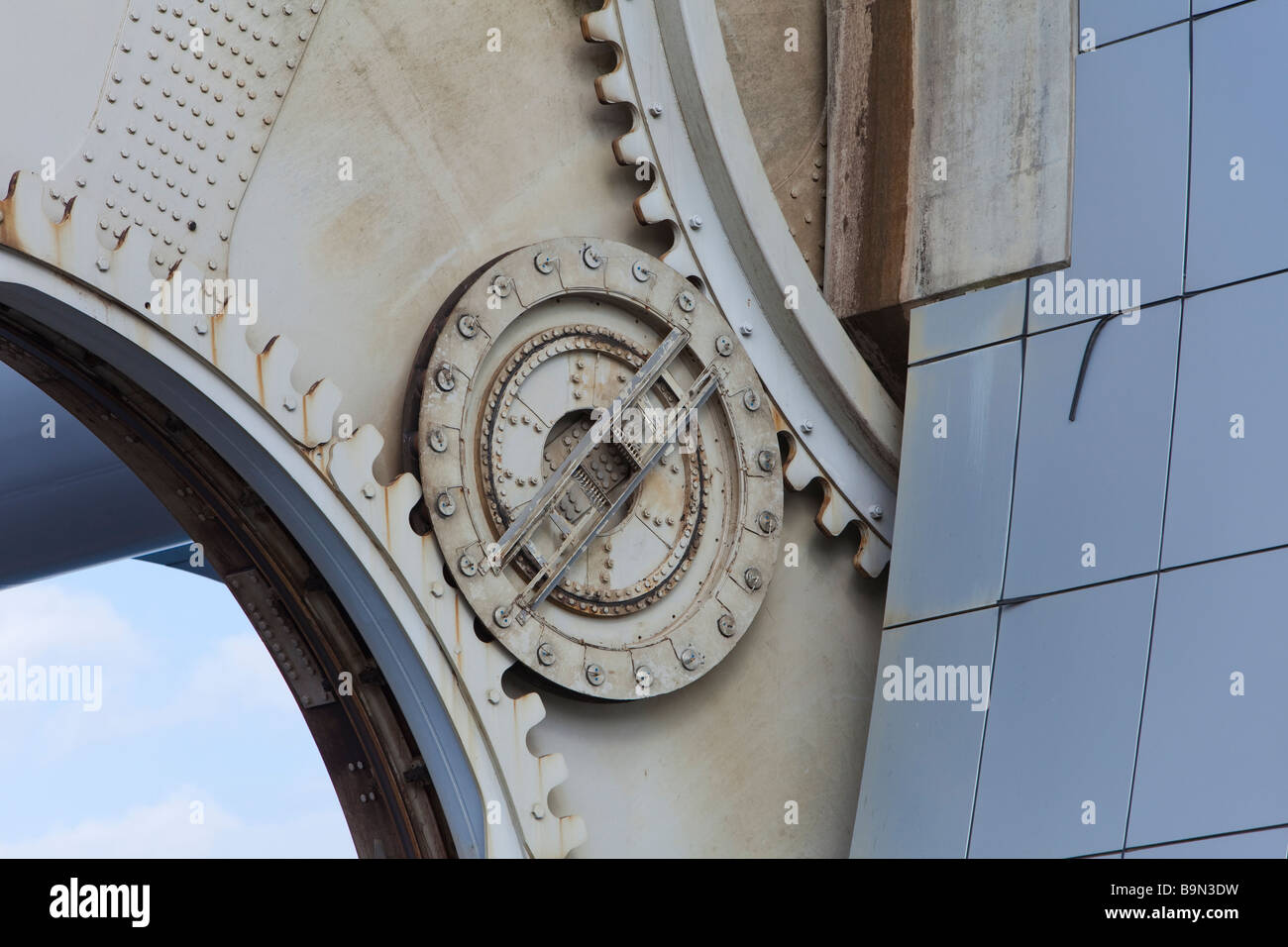 Close up detail of gear cogs on the Falkirk Wheel as it rotates Stock ...