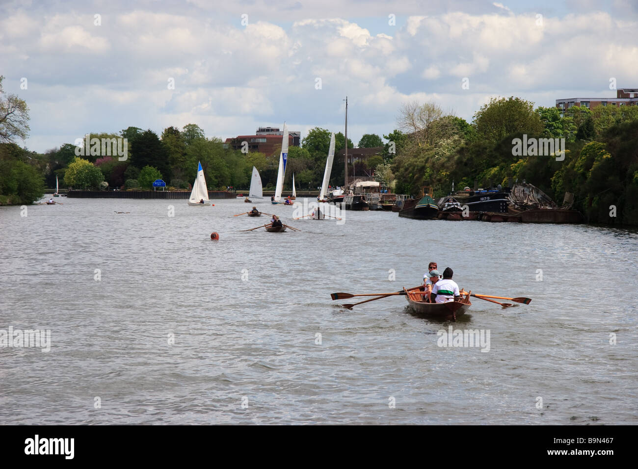 Thames rowing at hampton court hi-res stock photography and images - Alamy