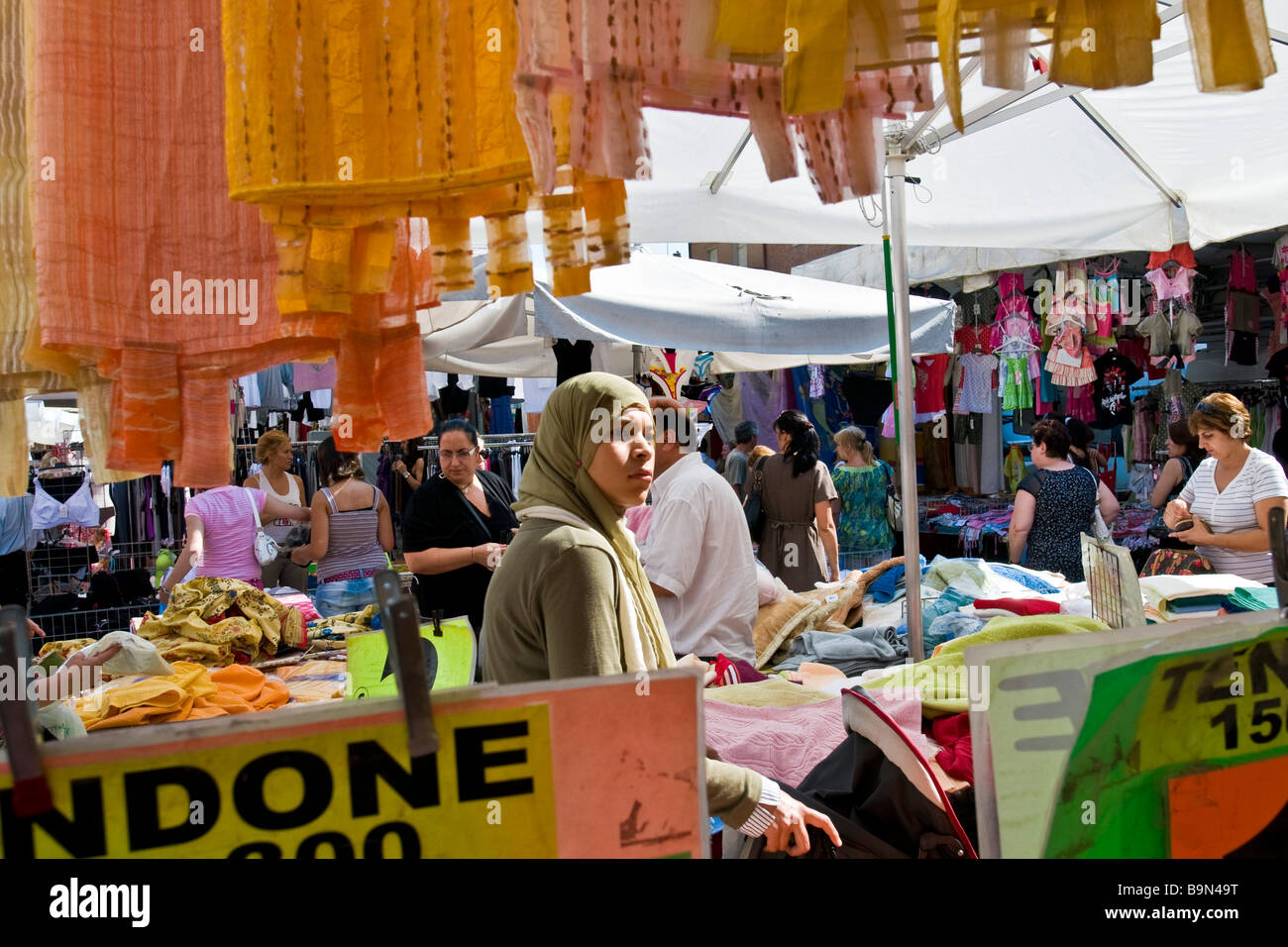 Modena food shops hi-res stock photography and images - Alamy