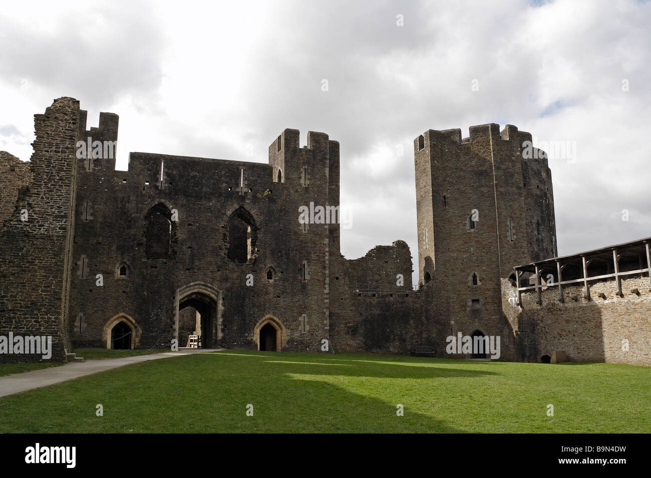 Caerphilly castle tower hi-res stock photography and images - Alamy