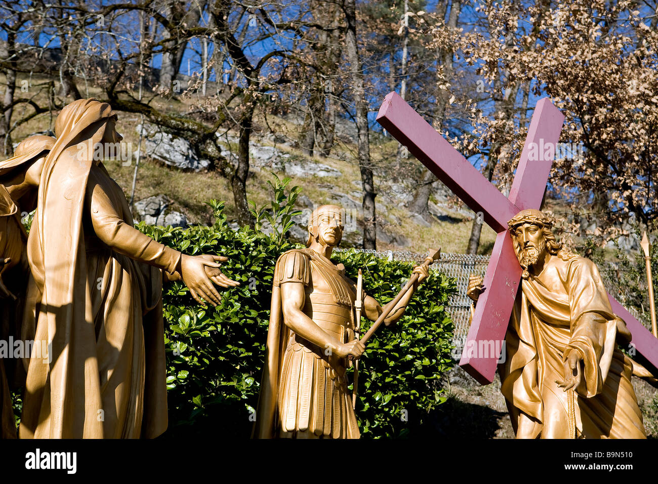 Sanctuaires notre dame de lourdes hi-res stock photography and images ...