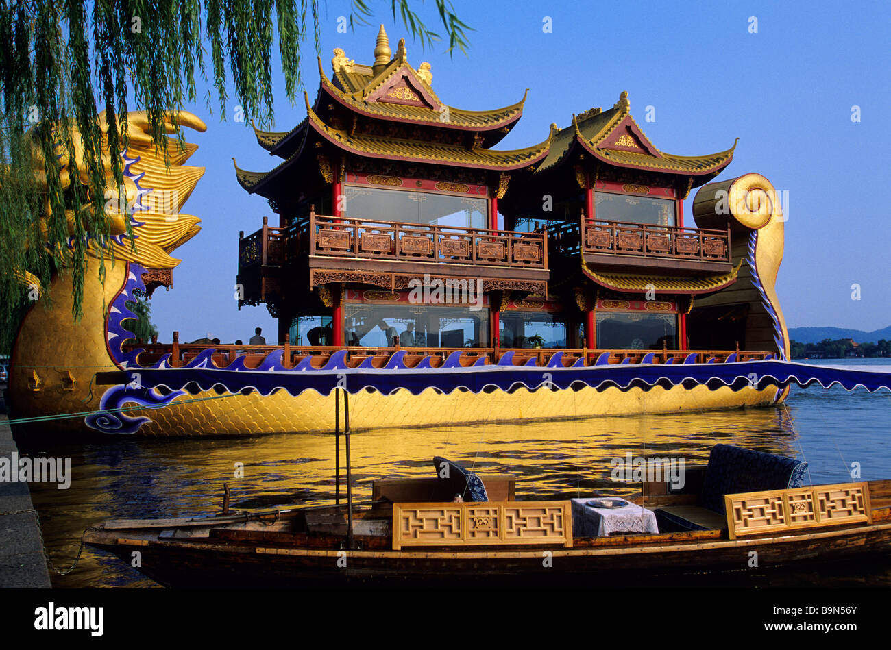 China, Zhejiang Province, Hangzhou, restaurant boat on West Lake Stock ...