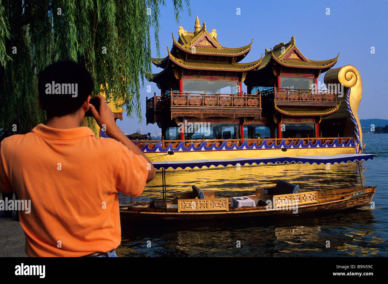 China, Zhejiang Province, Hangzhou, restaurant boat on West Lake Stock ...