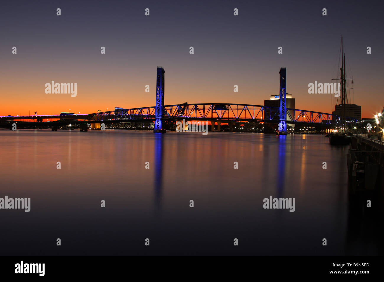 Main street bridge hi-res stock photography and images - Alamy