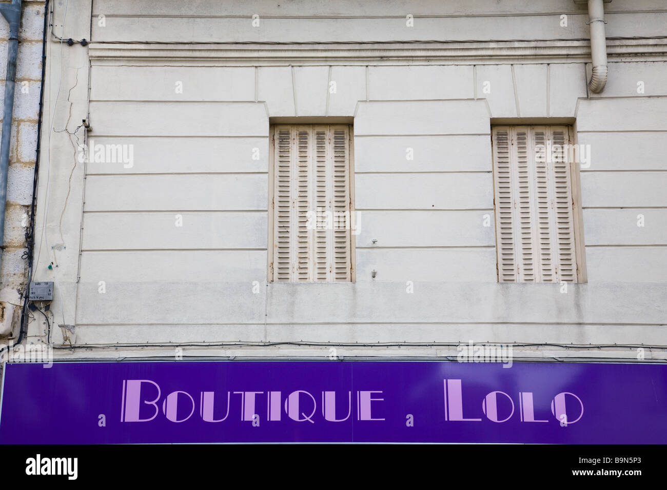 Colourful shopfront hi-res stock photography and images - Alamy