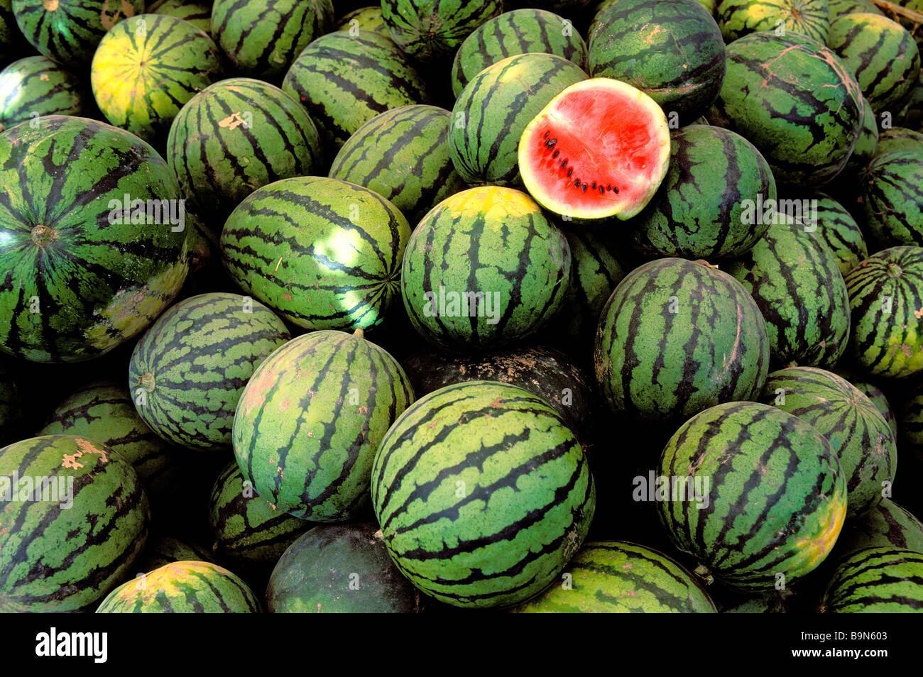 China, Xinjiang Province, Kashgar (Kashi), Old city bazar, Sunday ...