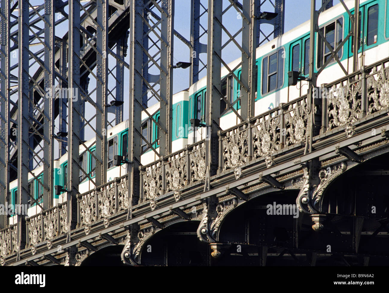 France, Paris, viaduc d'Austerlitz (Austerlitz Viaduct), cast iron and ...