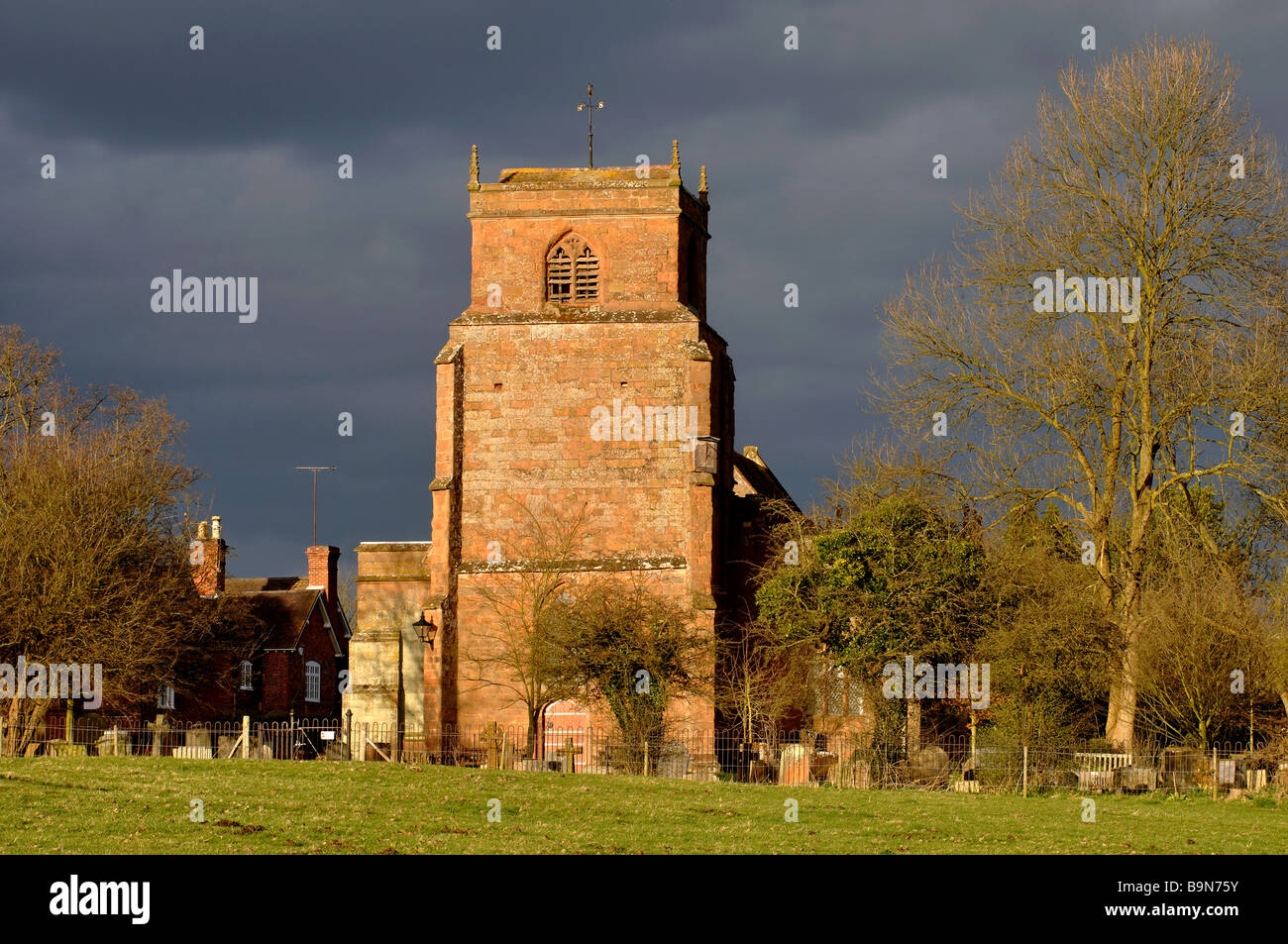 Stoneleigh village hi-res stock photography and images - Alamy