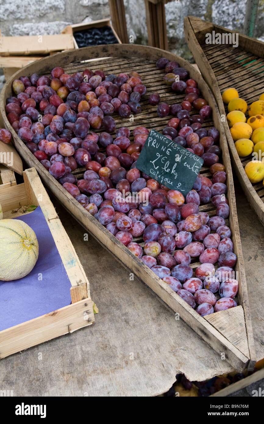 Plums on sale on a market stall in Eymet, France Stock Photo - Alamy