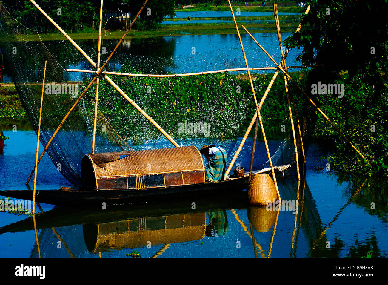 Water reflection boat hi-res stock photography and images - Alamy