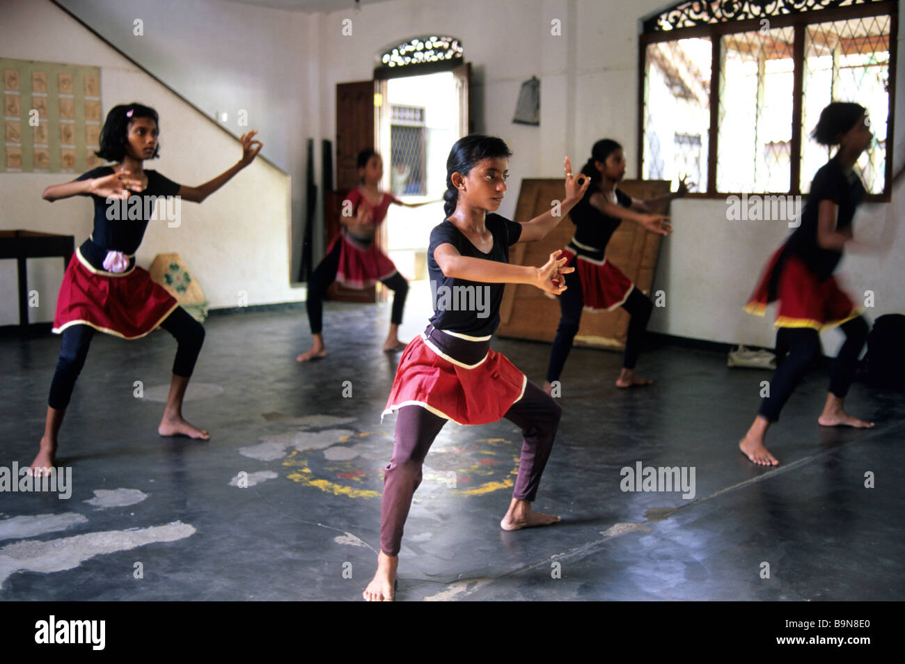 Southern traditional sri lankan dance hi-res stock photography and ...