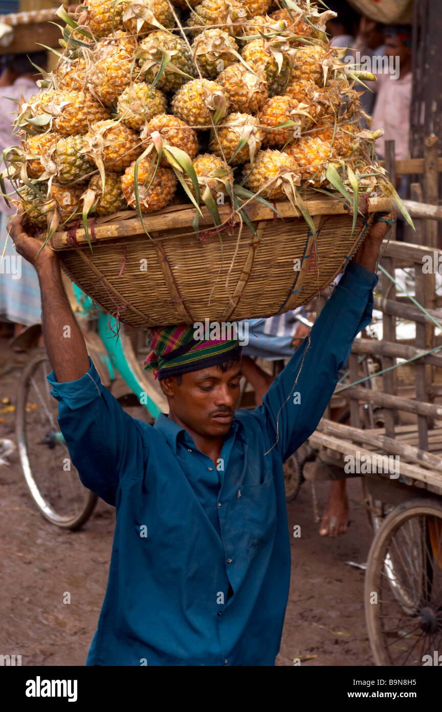 hard labor work difficult poverty carry basket Stock Photo - Alamy